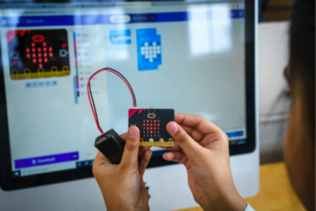 Initiation des enfants à la Programmation avec Micro: bit et Scratch ...